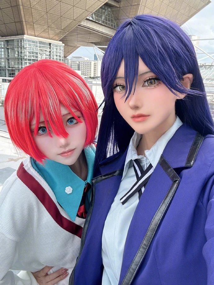 C106本子作者承诺女主永不脱丝袜！还找美少女Coser摆摊帮卖本~-多特游戏