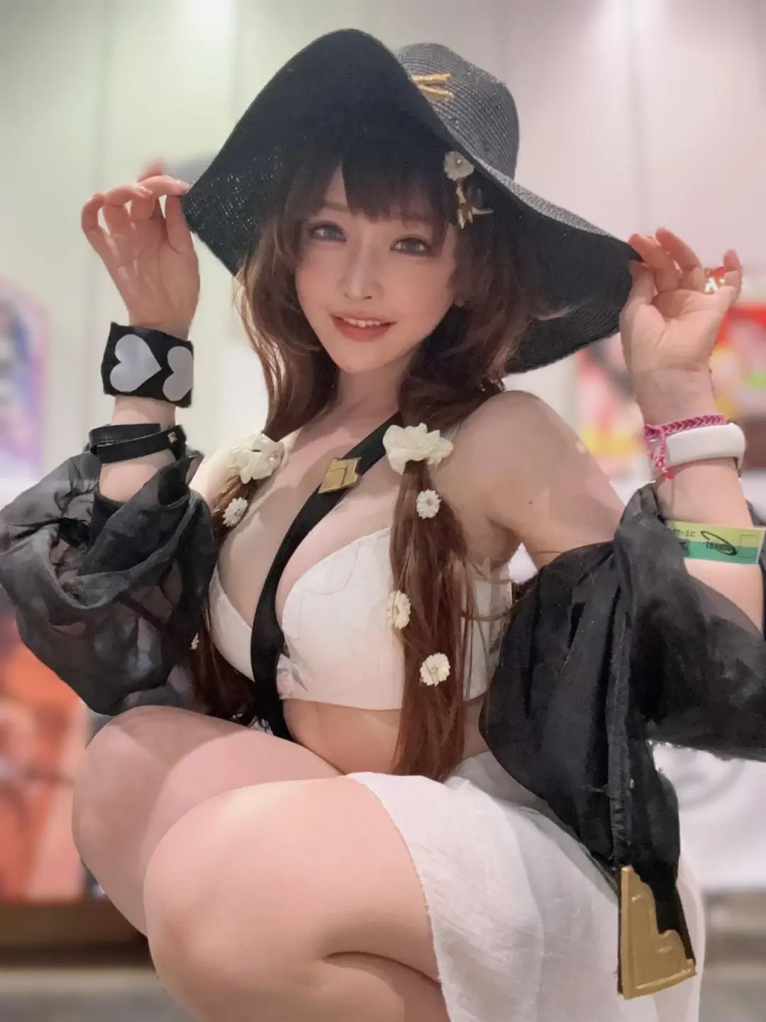 C106本子作者承诺女主永不脱丝袜！还找美少女Coser摆摊帮卖本~-多特游戏