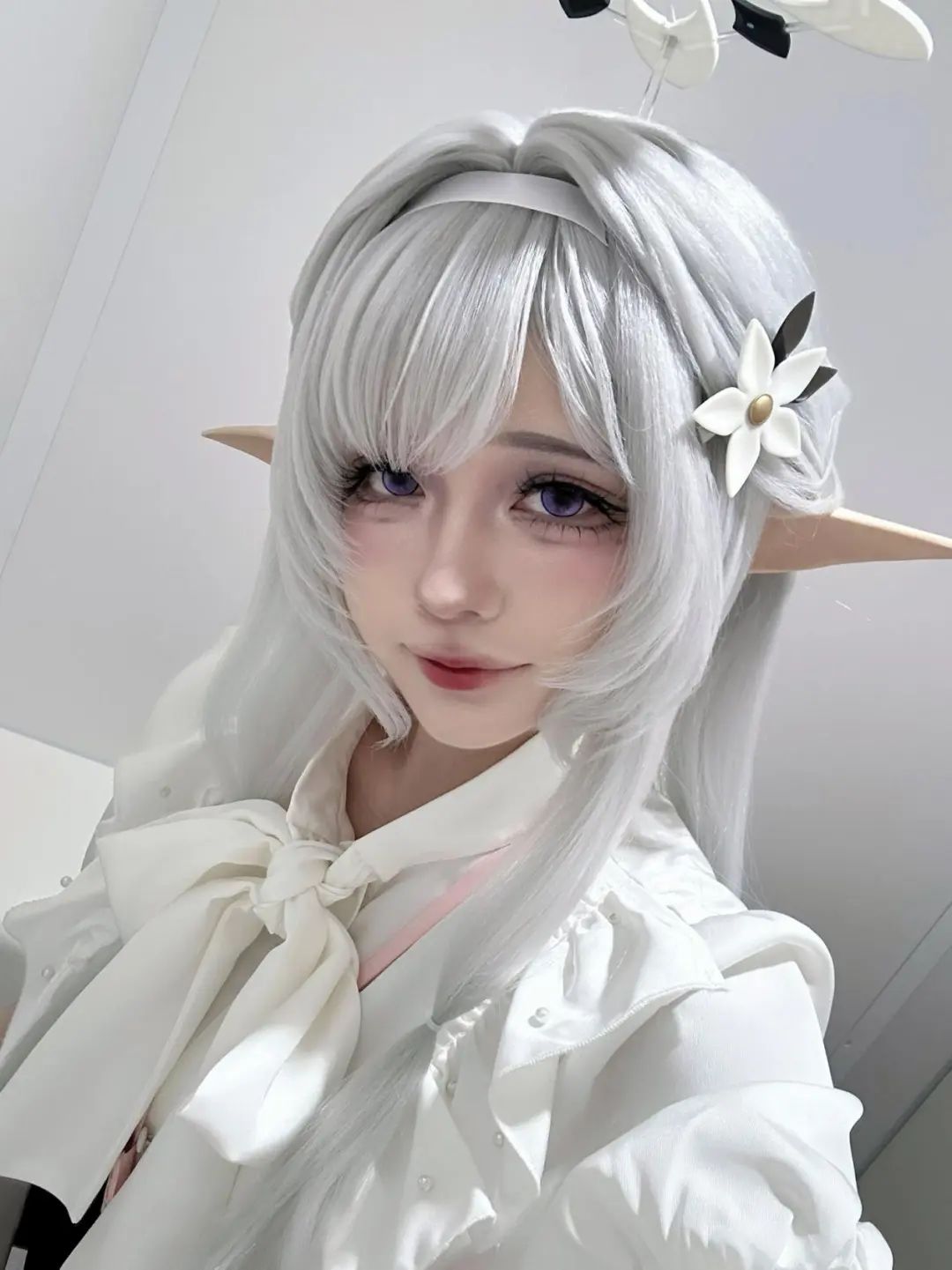 C106本子作者承诺女主永不脱丝袜！还找美少女Coser摆摊帮卖本~-多特游戏