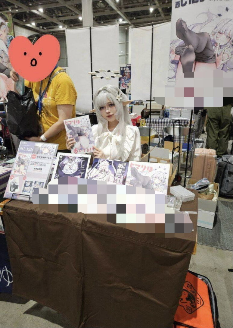 C106本子作者承诺女主永不脱丝袜！还找美少女Coser摆摊帮卖本~-多特游戏