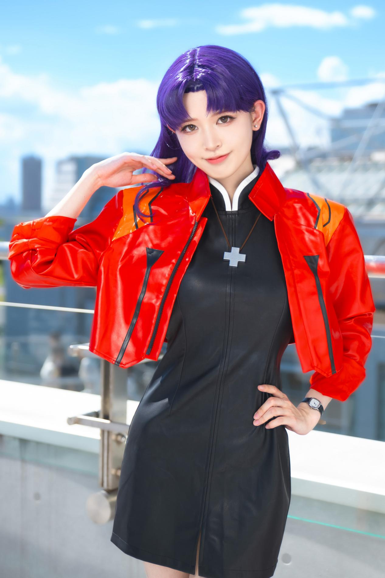 C106本子作者承诺女主永不脱丝袜！还找美少女Coser摆摊帮卖本~-多特游戏